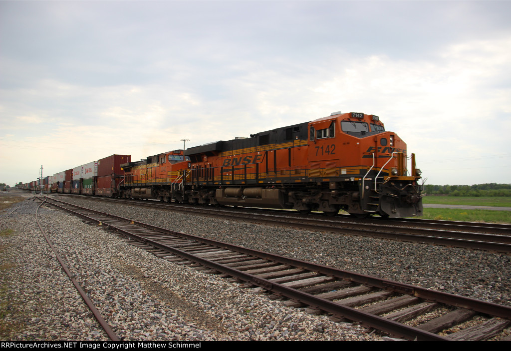 BNSF 7142 - DPU #2